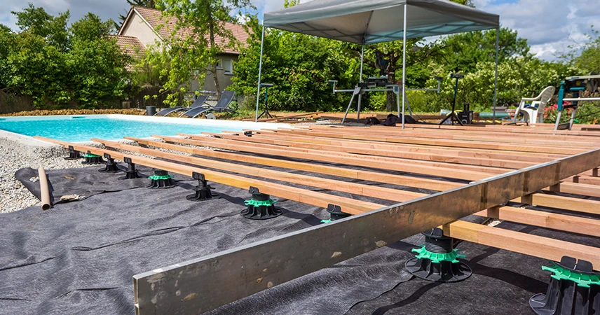 Comment faire le bord d'une terrasse sur plots